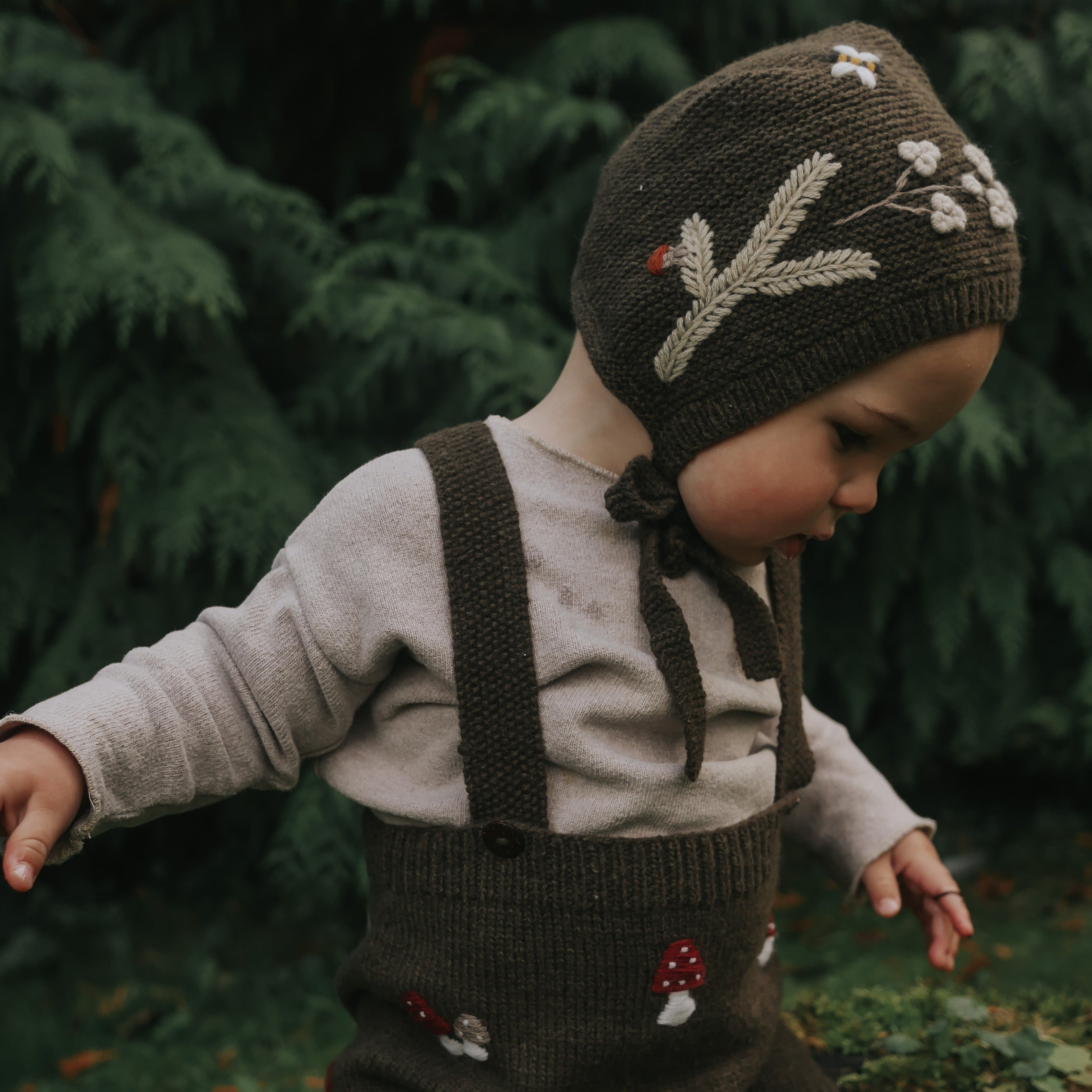 Woodland Bonnet – Pine | Hand-embroidered merino wool baby bonnet